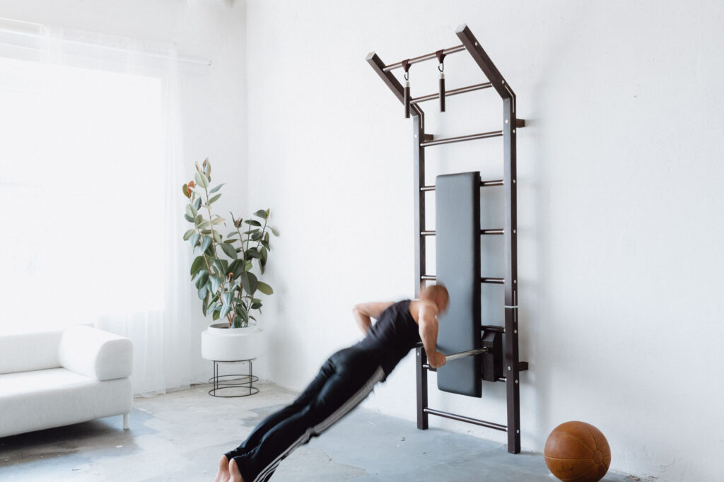 Lookbook of the maxwall wall bar